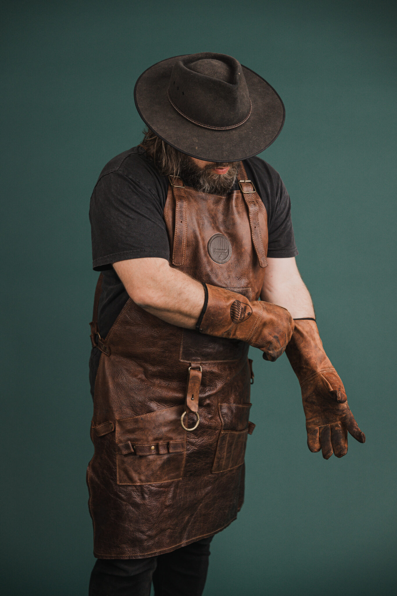Handcrafted Leather Fire Gloves and Apron Set - Smokin' Gauchos